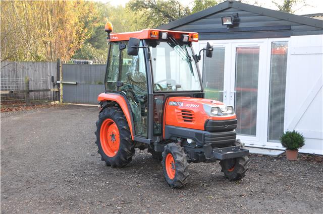 Kubota STV40 4WD Compact Tractor with Full Cab – KS Plant and Marine