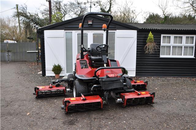 2016 Toro T424 5 Gang Cylinder mower 4WD – KS Plant and Marine