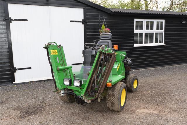 2005 John Deere 900 triple Cylinder ride on mower Roberine – KS Plant ...