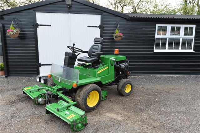 2005 John Deere 900 triple Cylinder ride on mower Roberine – KS Plant ...