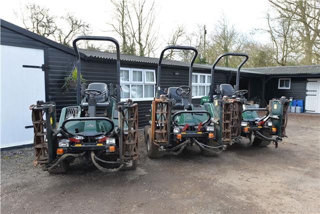 2009 Hayter LT324 triple cylinder ride on 4WD mower – KS Plant and Marine